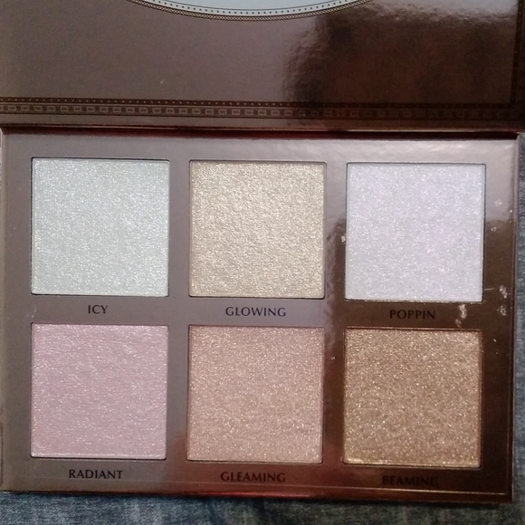 Ace Beaute | Makeup | Ace Beaute Glow Essentials Highlight Palette Bnib ...